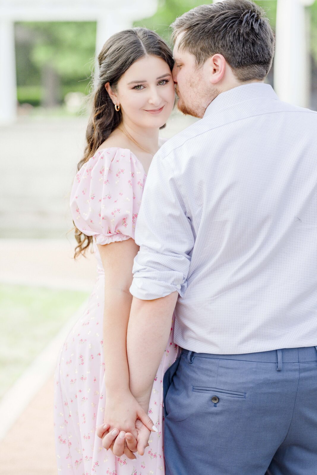 A Romantic Fort Wayne Engagement Session - mariamckenziephotography.com